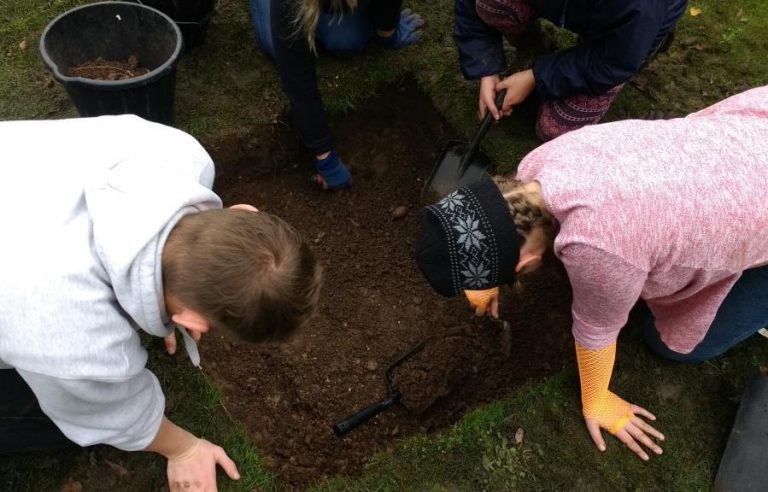 Digging Small Pits, Big Ideas – day 1 - Worcestershire Archive ...